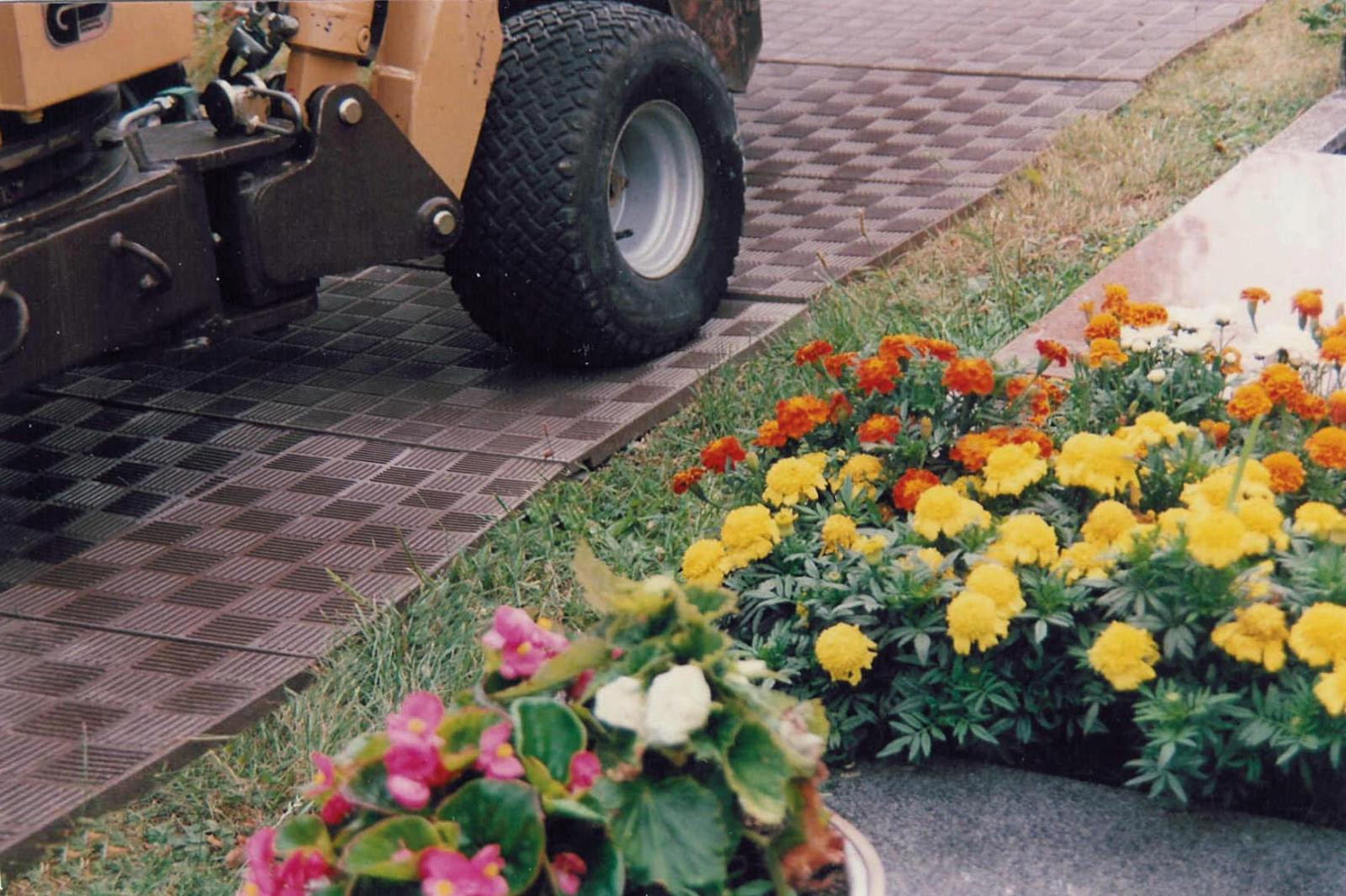 Mobile all-terrain slab | Decking, boardwalks and bridges | Ground ...